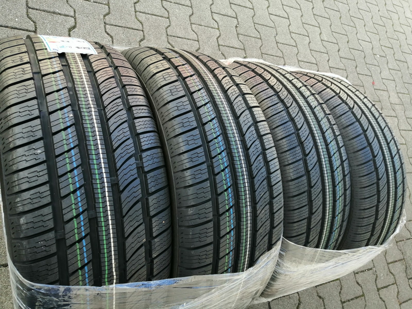 4x Ganzjahresreifen Allwetterreifen 205/55 R17 95V Skoda Kamiq NEU ...