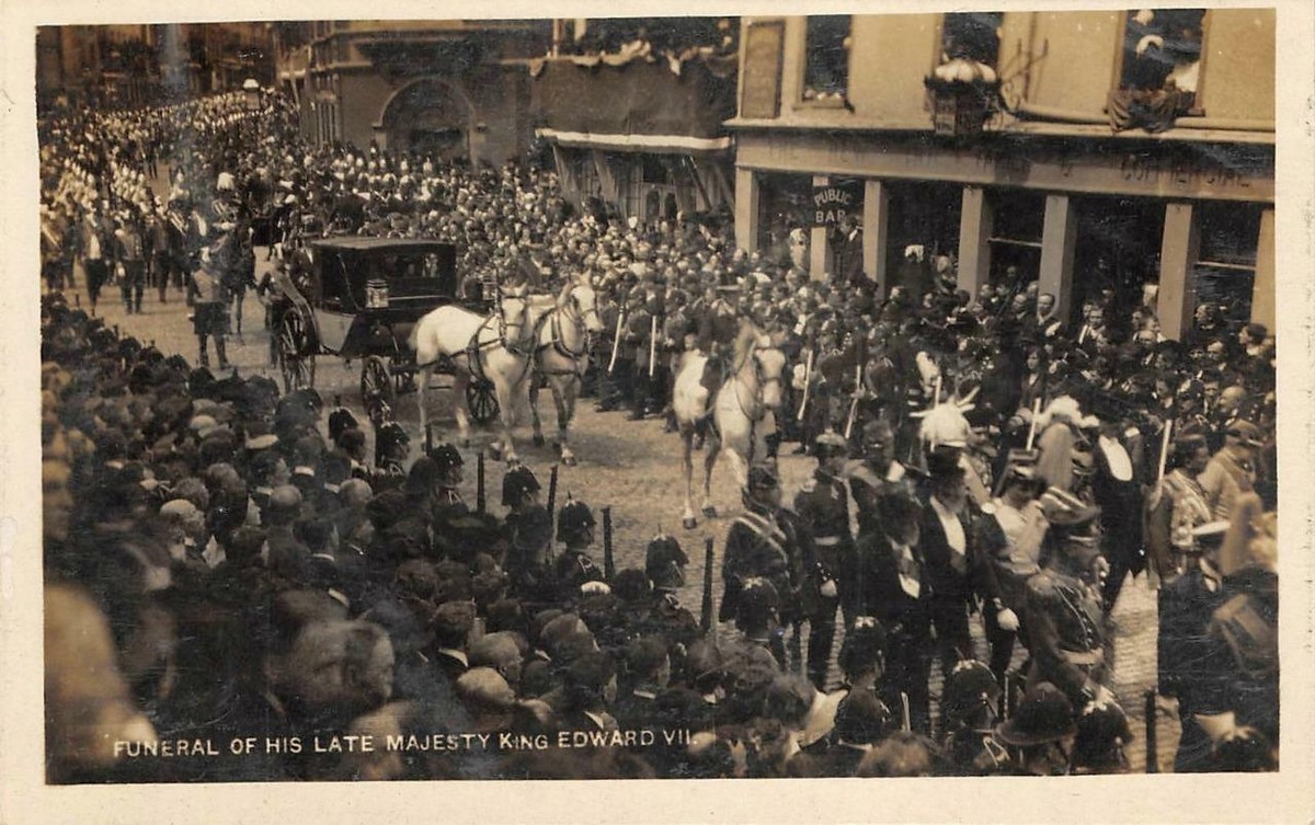 Edward Viii Funeral Caesar The Terrier Dog And What His Appearance Ay