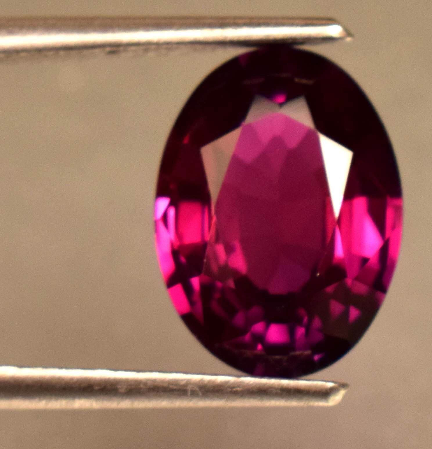 Natürlich Zertifiziert Lila Rhodolit Granat 5.05 Karat Ovaler Schliff ...