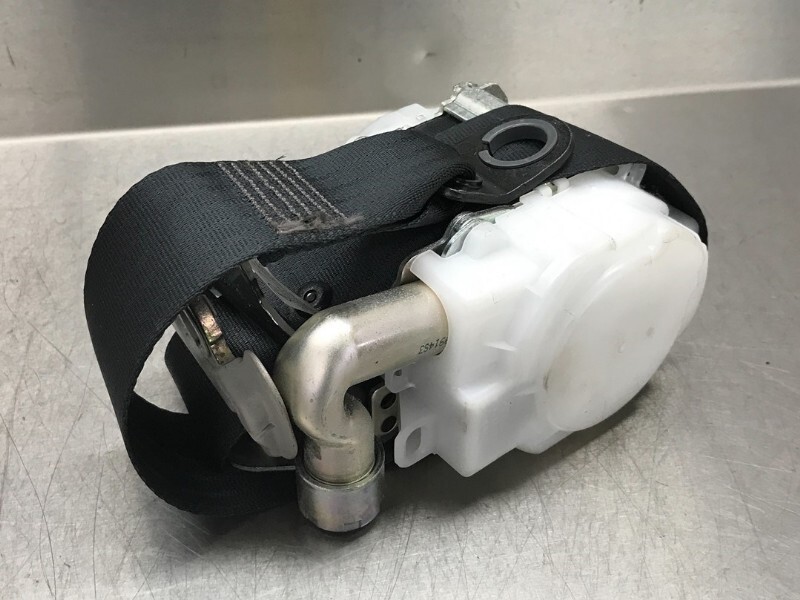 CEINTURE DE SECURITE AVANT GAUCHE Toyota Avensis Wagon (T27) 2010 ...