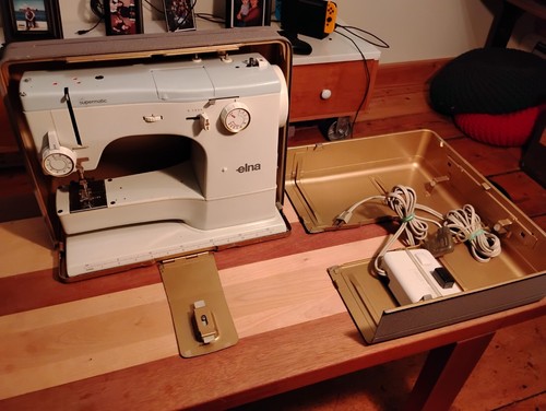 ELNA Supermatic SU 62C Sewing Machine Switzerland Compact Hard Case ...