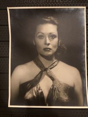 FAYE DUNAWAY (Mommie Dearest) Original Press Photo Signed by GEORGE ...