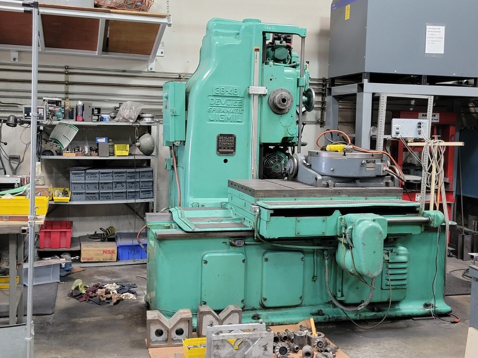 DeVlieg 3B-48 Jig Mill with Pratt & Whitney 24" Precision Tilting ...