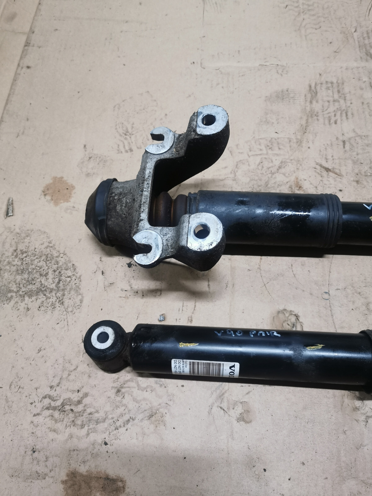 VOLVO V90 ESTATE 2018 2.0 PETROL PAIR OF REAR SHOCK ABSORBERS 31476948 ...