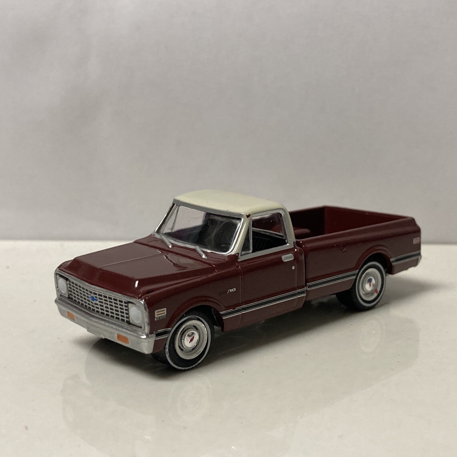 1972 72 Chevy C-10 Pickup Collectible 1/64 Scale Diecast Diorama Model ...
