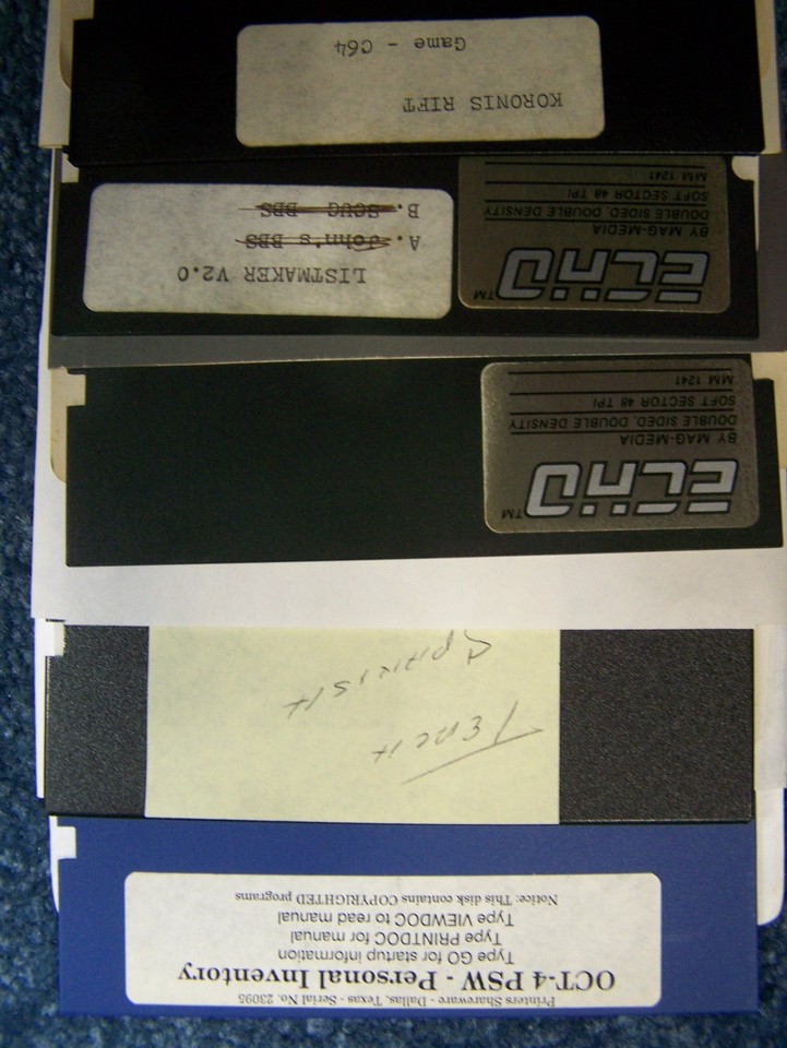 5.25 Floppy Case w/ 22 floppy disks & (4) 3.5" diskettes with Commodore ...
