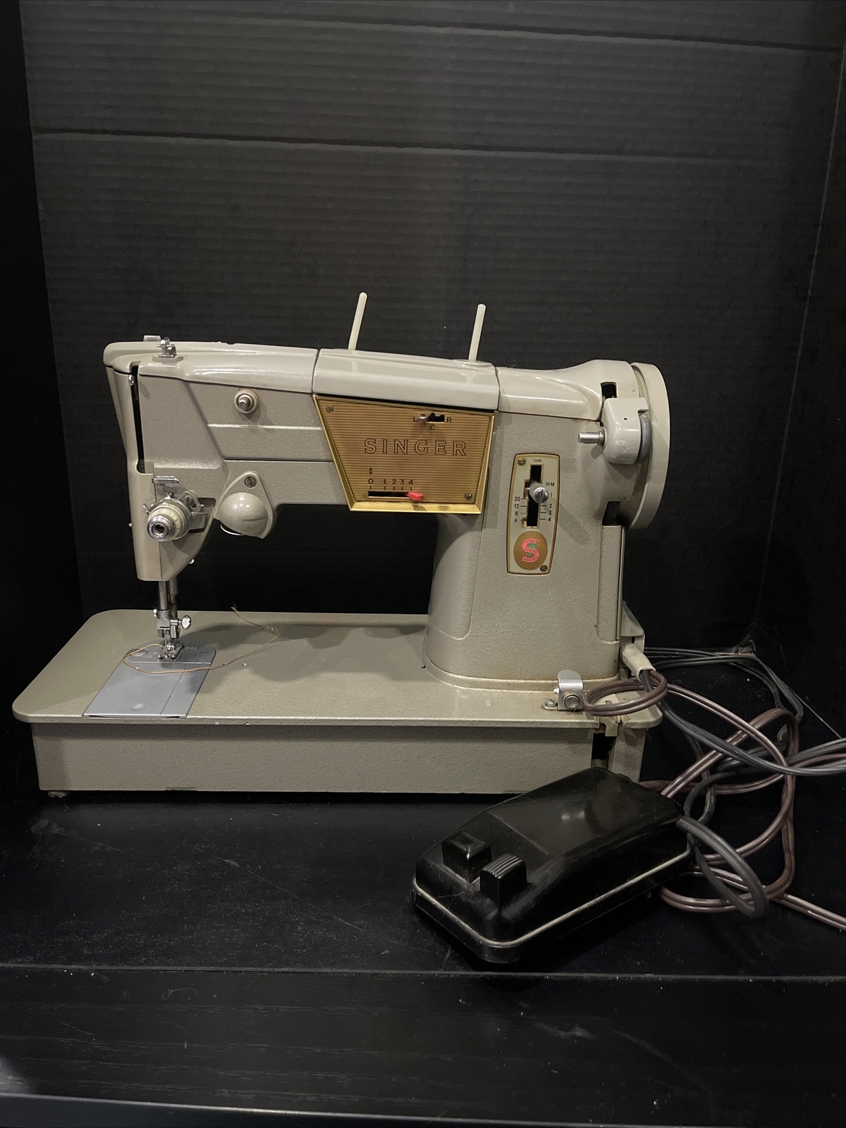 VINTAGE SINGER SEWING MACHINE 13608M WORKS | eBay