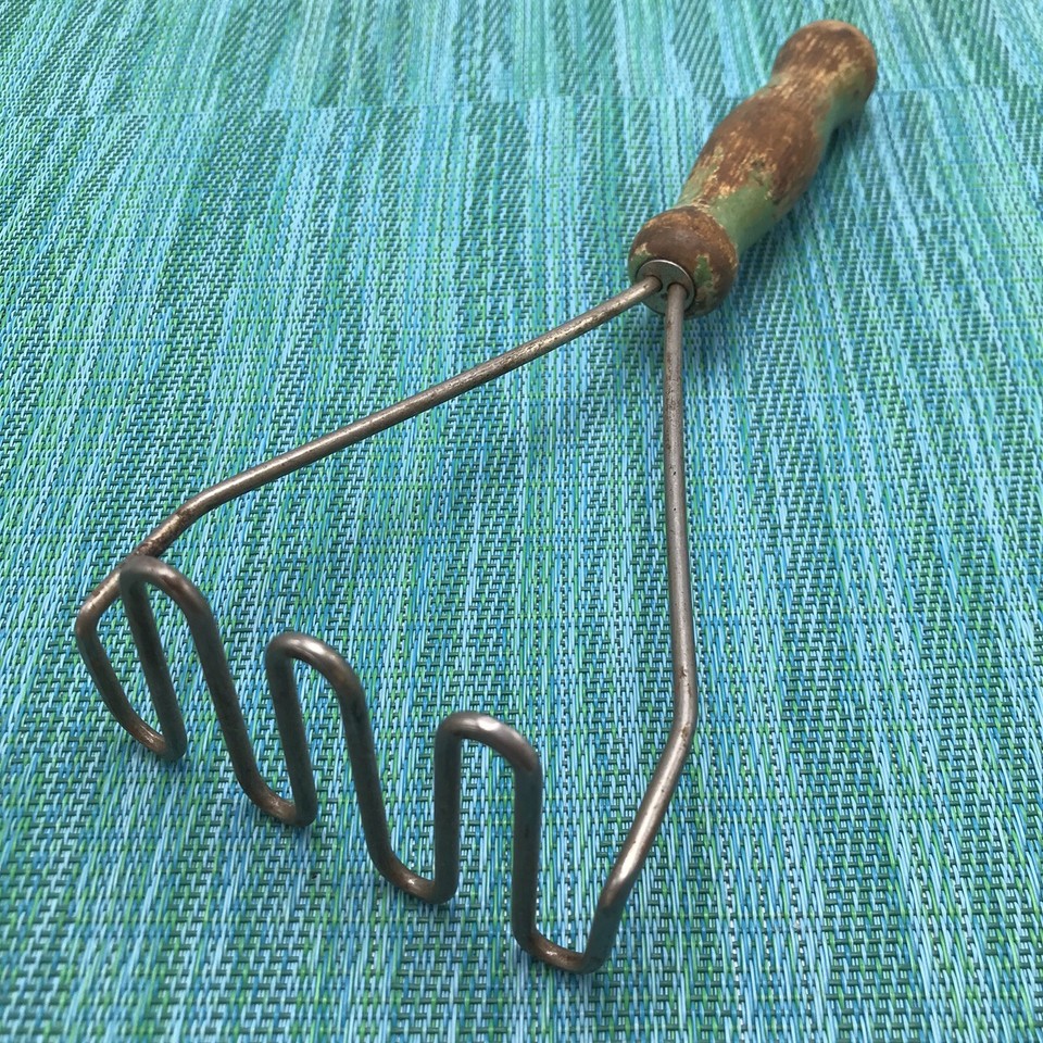 Vtg Potato Masher Wood Handle w Some Green Paint Zig Zag Blade Utensil ...