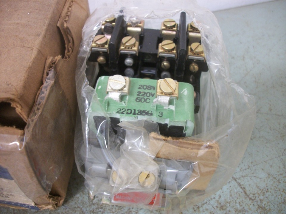 GE MACHINE TOOL RELAY CR2810A14AT3 208/220VCOIL 2N.O. 2N.C. POLES NIB ...