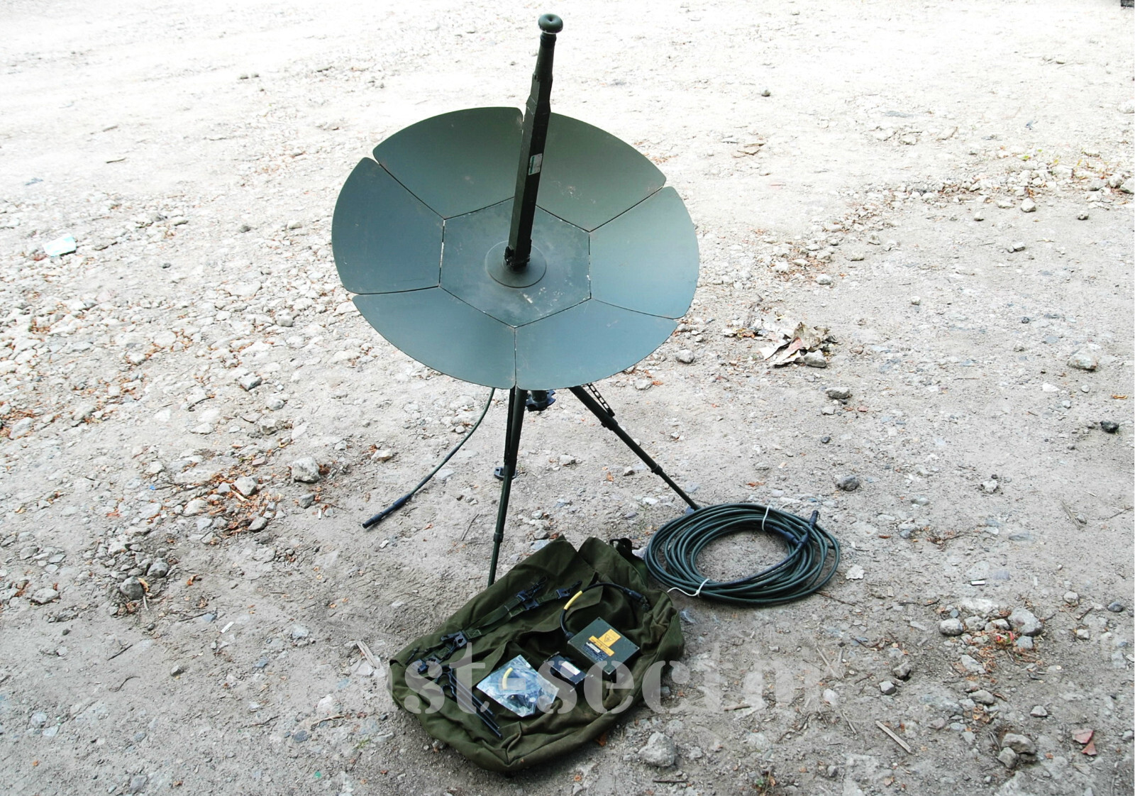 Military Parabolic Folding Antenna Communication Thales Racal Radio UK ...