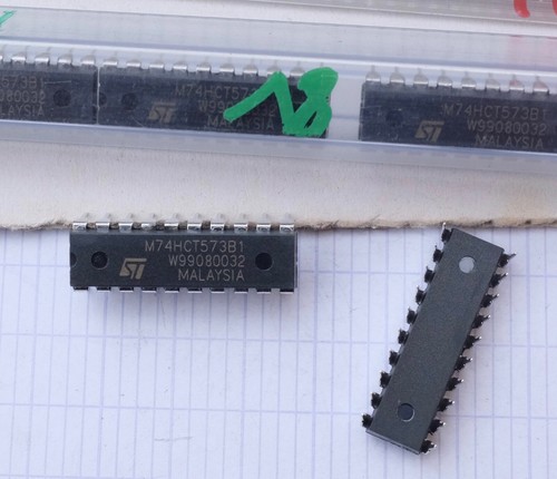 2x STMicroelectronics M74HCT573B1 circuit intégré DIP-20 Lot de 2 | eBay