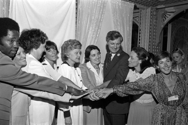 George Stanford Brown Linda Lavin Jean Stapleton Tyne Daly Betty F- Old ...