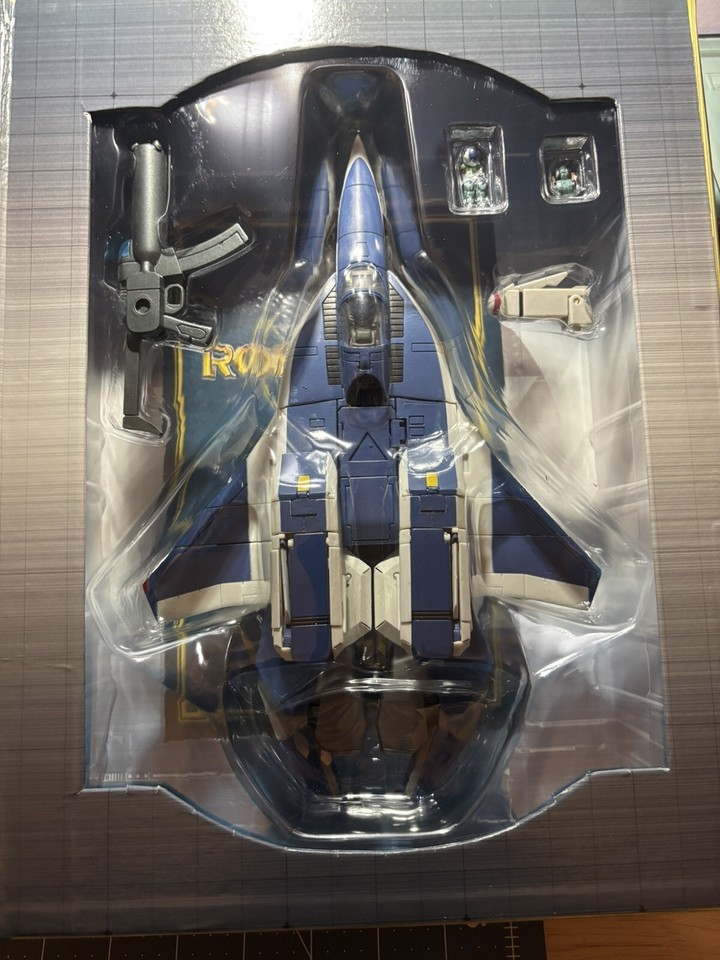 Robotech The Masterpiece Collection | Volume 1 | VFA-6H Scott Bernard ...