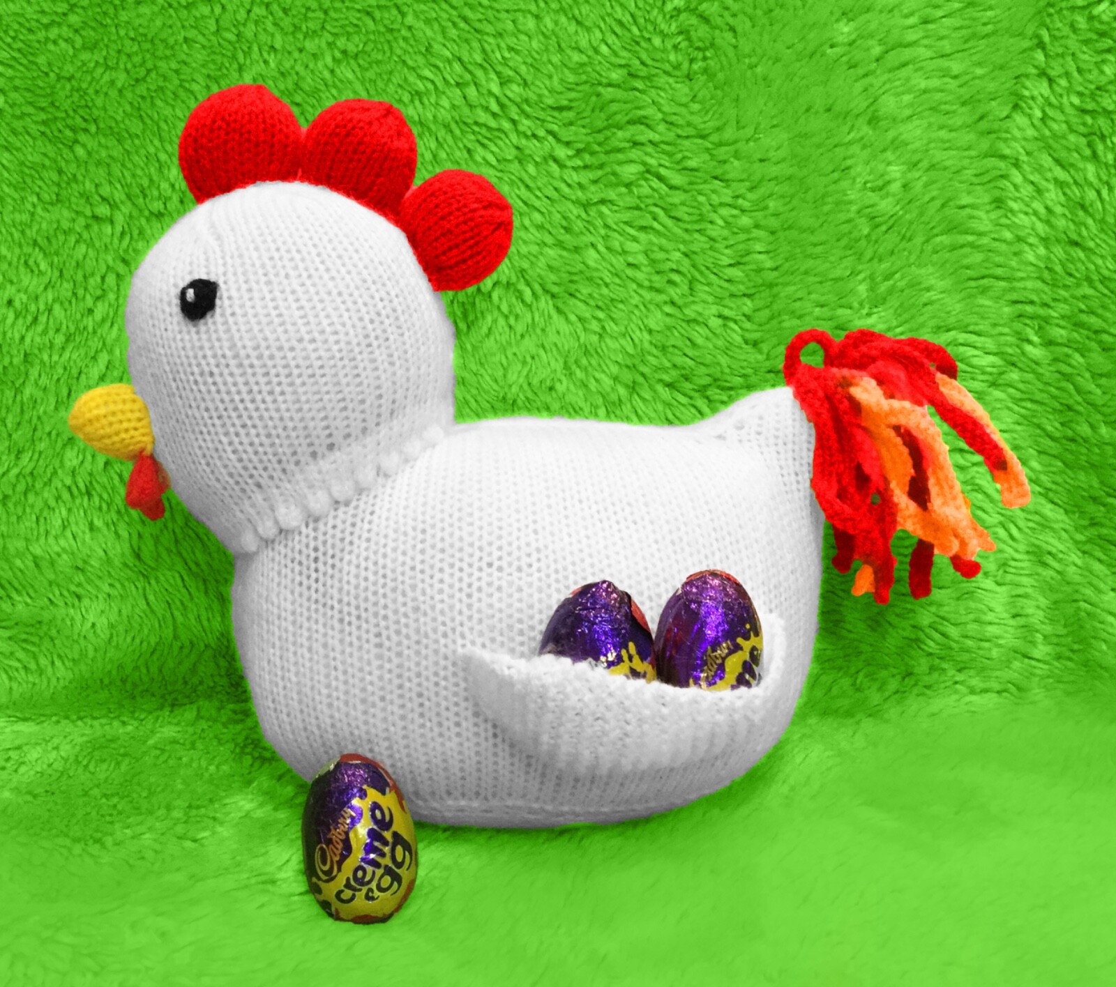 KNITTING PATTERN - Beaker the Chicken 28 cms soft toy - holds Easter ...