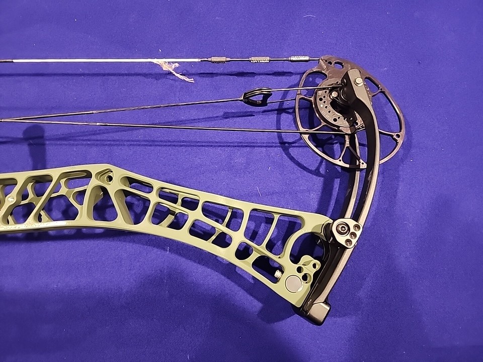 Darton Sequel 33 Brand New 2024 Right Hand Green Riser Black Limbs 50 ...