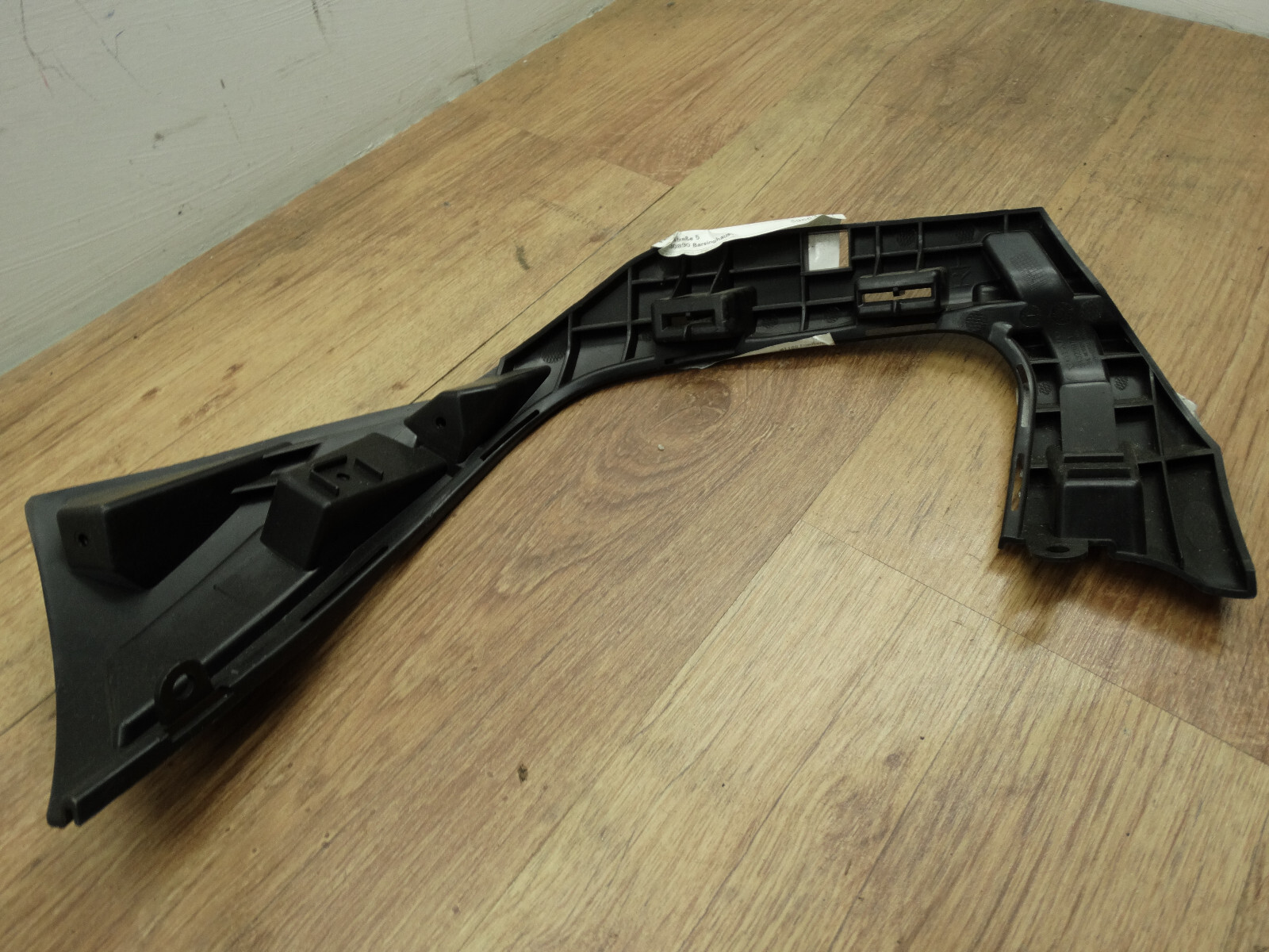 ORIGINAL VOLVO XC60 MK1 SCHUTZSCHILDHALTER Halter HINTEN RECHTS ...