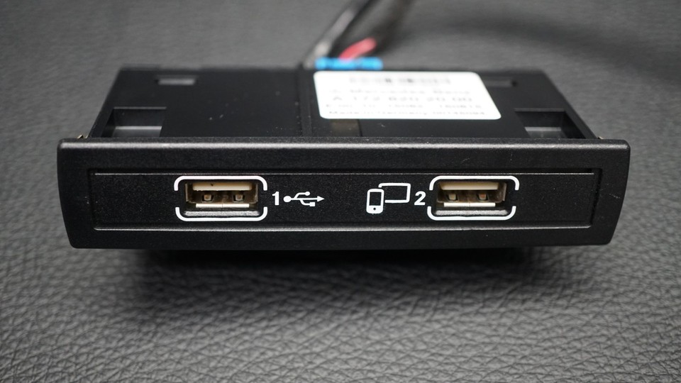 GENUINE MERCEDES BENZ GLE GLS W166 X166 W292 C292 USB HUB INPUT UNIT ...