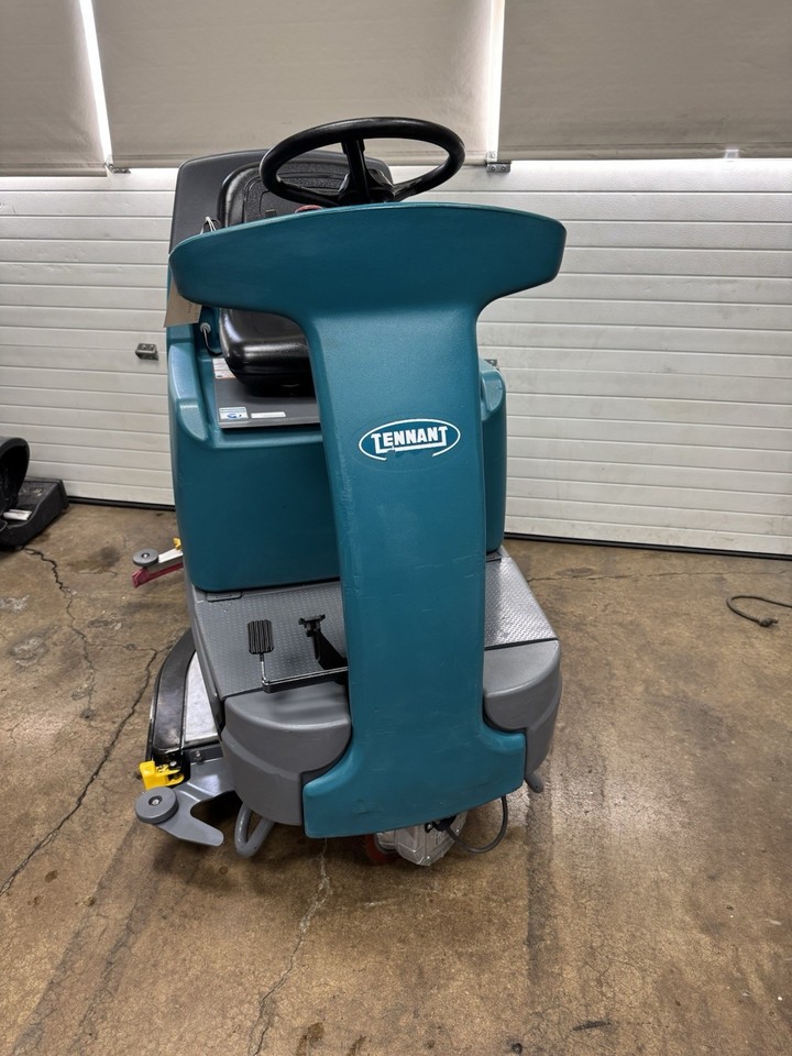 Tennant T7 RideOn Floor Scrubber 32” 04/20 Low Hours501 Perfect W ...