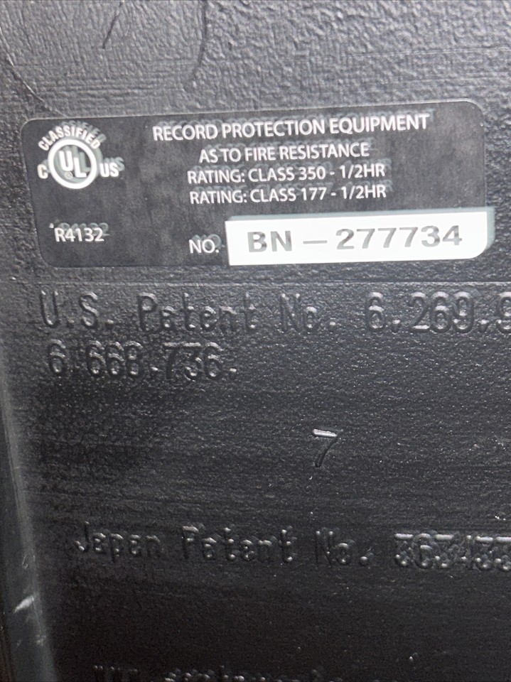 SENTRYSAFE R4132 fire rating class 350 & 177 = 1/2 hourGreat Condition ...