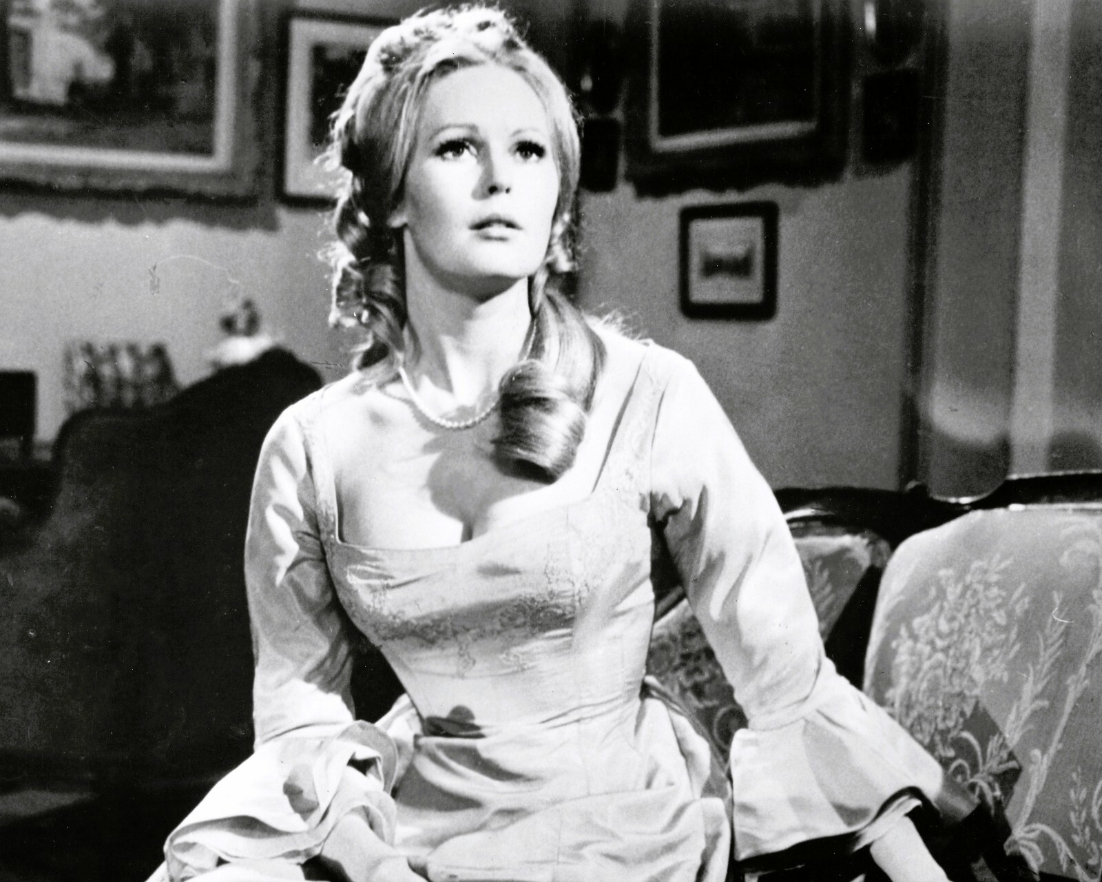 Veronica Carlson hammer horror 10" x 8" Photograph no 71 | eBay UK