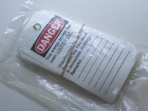 (NEW - Pk 25) BRADY SIGNMARK 66068 Danger Do Not Operate Lockout Tagout ...