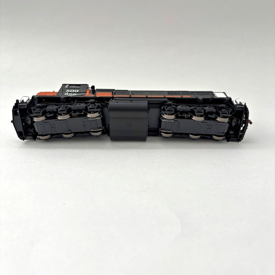 Scaletrains Museum Quality HO Scale EMD SDL39 Soo Line Bandit 585 ...