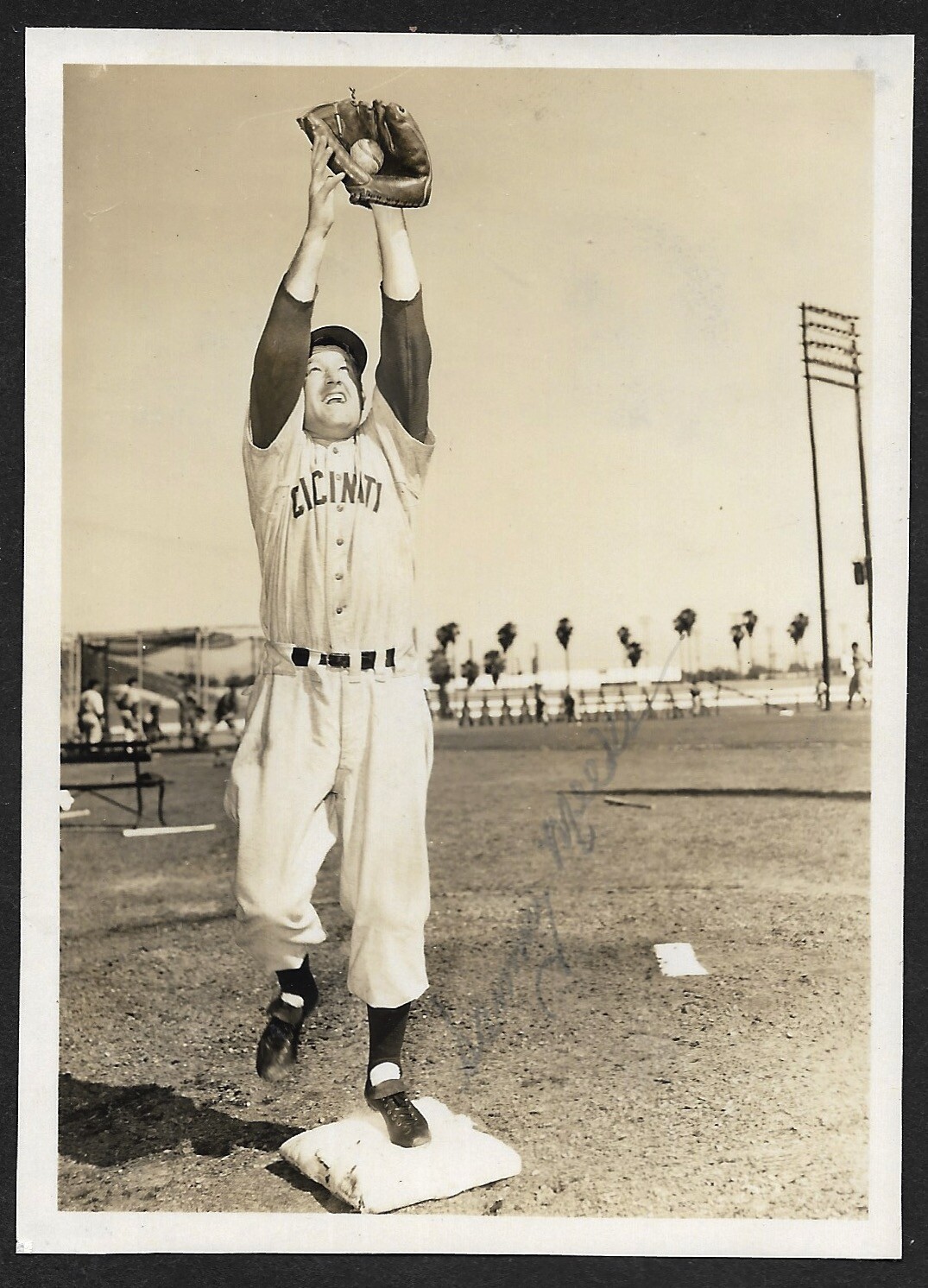 1949-51 Sammy Meeks REDS SIGNED 3-1/2 x 4-3/4 AUTOGRAPH STAFF PHOTO ...