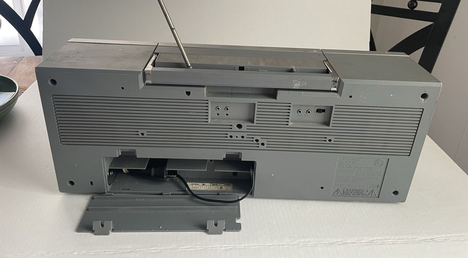 Boom Box Realistic SCR-17 AM/FM Stereo Radio Dubbing Cassette Recorder ...