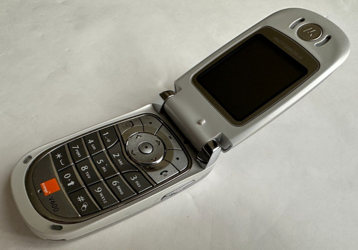 Motorola V600 Motorola V600 Silver (Unlocked) Mobile Phone