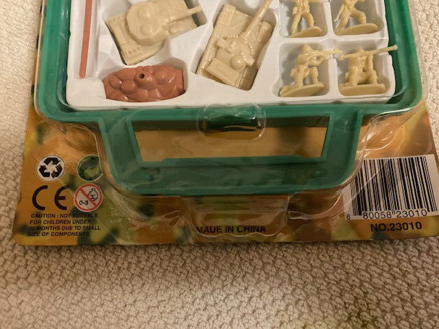 90's Army Forces Play Set NEW NOS W/ Army men & flags 22 pc. set free ...