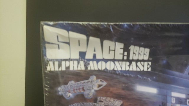 Amt30067 Moonbase Alpha Model Kit Space 1999 With 6 Eagle Transports ...