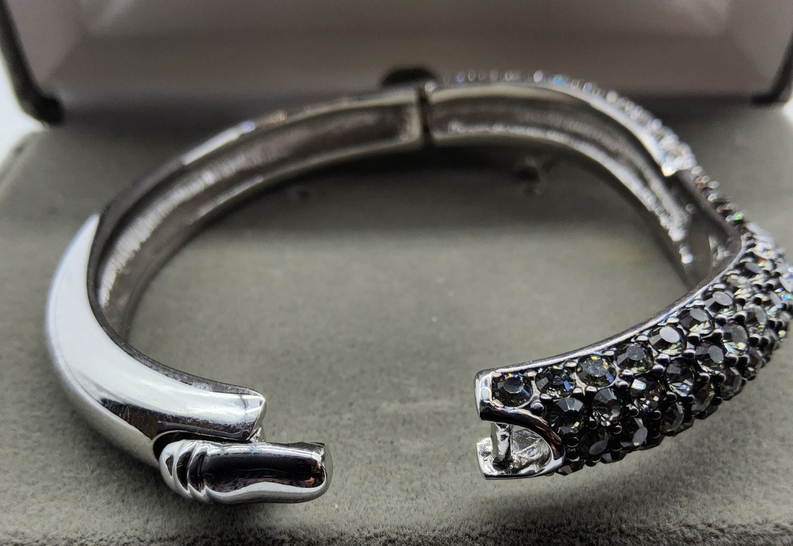 Nolan Miller Manhattan Penthouse Black White Rhinesto… - Gem