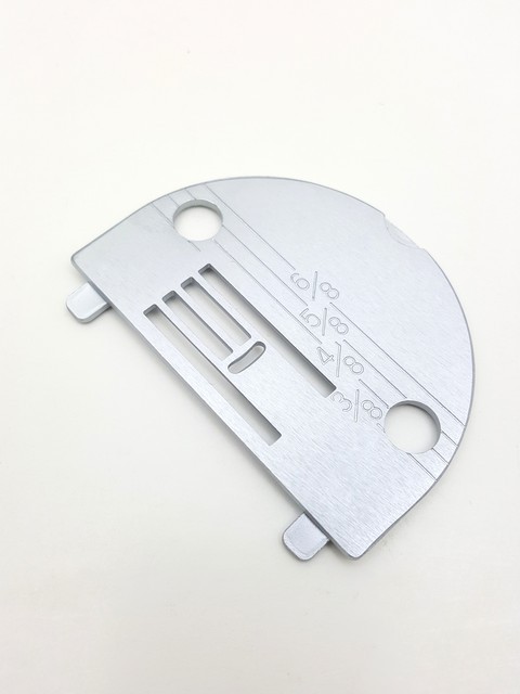 NEEDLE THROAT PLATE Zig Zag # Z11063 Necchi 512 513 514 515 544 BU Mira ...