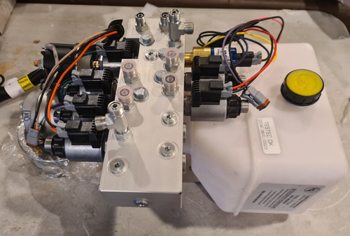 Lippert LCI Hydraulic Leveling 4 Point Jack & Slide Pump 8 Bank Power ...