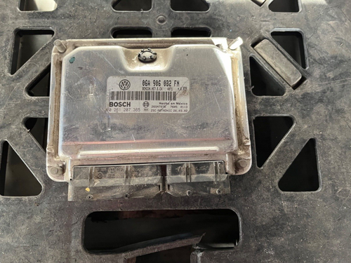 OEM 02 VOLKSWAGEN Golf 2.0L MT Engine Control Unit ECU 06A906032FN ...