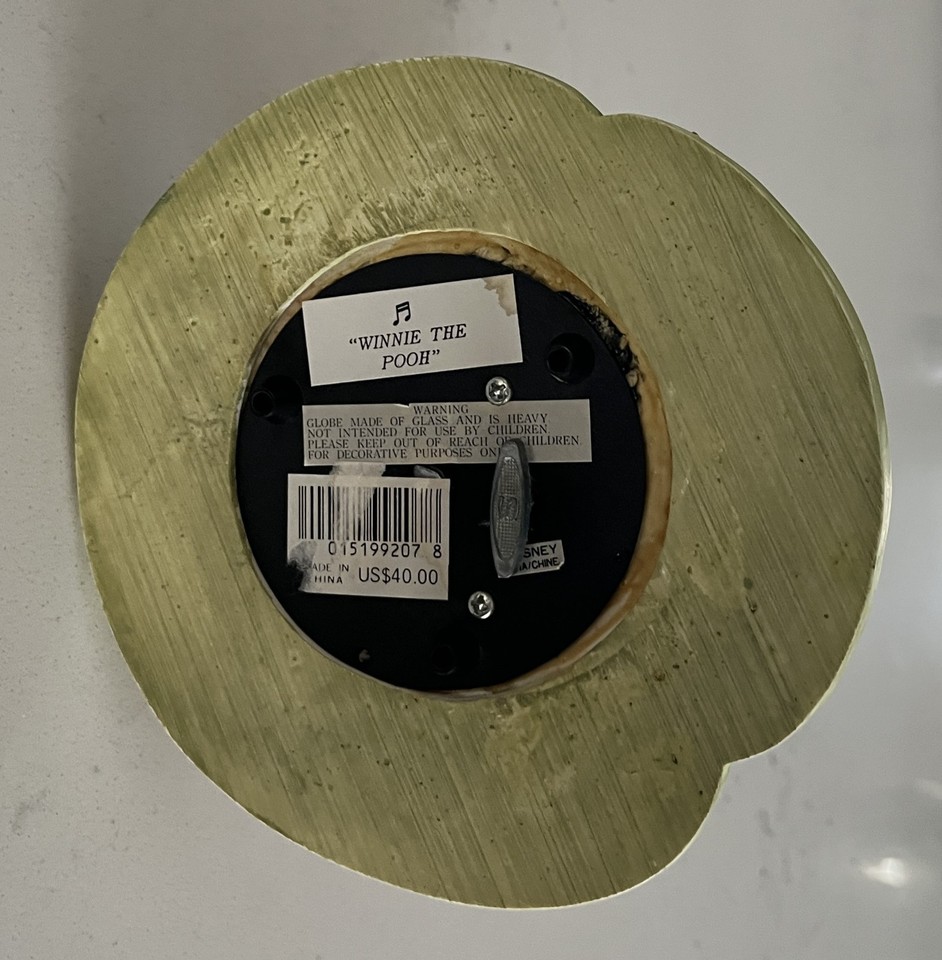 Disney - Snow Globe Music Box "Winnie the Pooh" Mr. Sanders w/Tigger ...