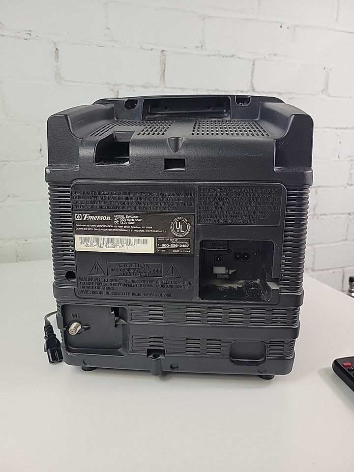 2001 Emerson 9 inch Color TV-VCR Combo EWC0901. * For Gaming * with ...