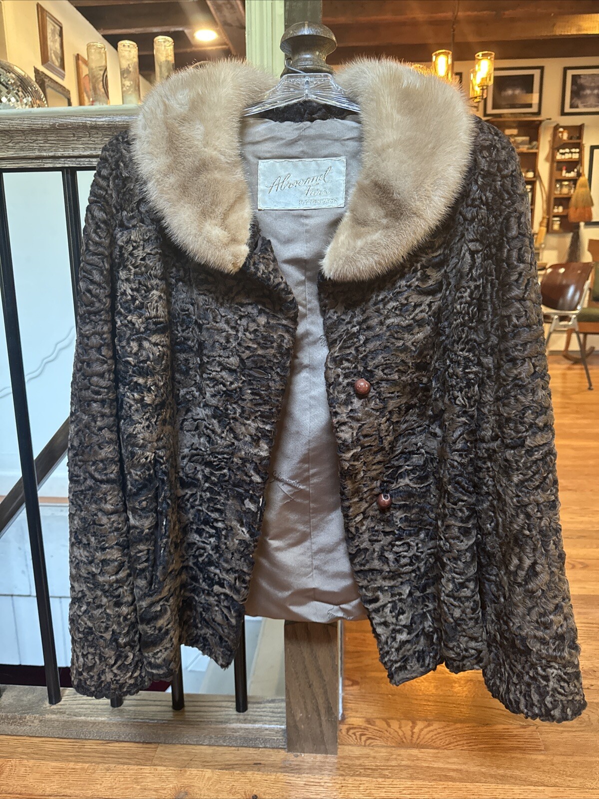 Curly Fur Coat With Mink Collar Schiaparelli - Gem