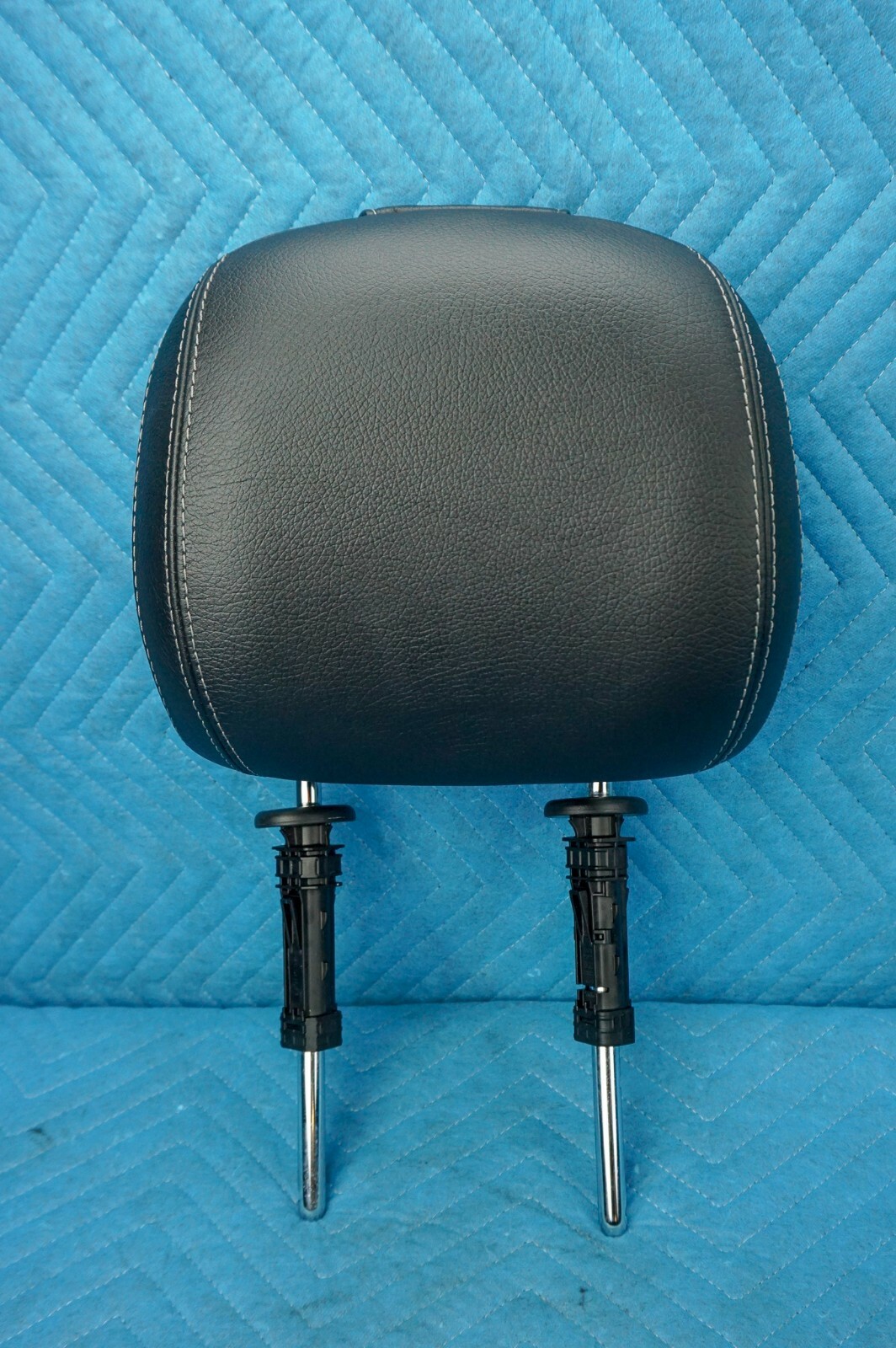 Mercedes GL Front RH or LH Seat Headrest w/rr entertainment Black 2013 ...