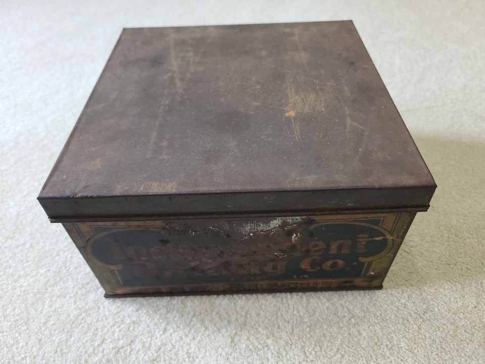 Independent Baking Co., Davenport, Iowa, Fine Biscuit, hinged tin box ...