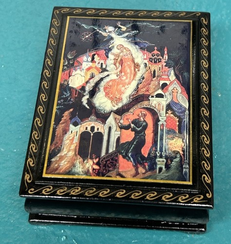 Russian Palekh lacquer box hand-painted Folk Art Beautiful Details Red ...