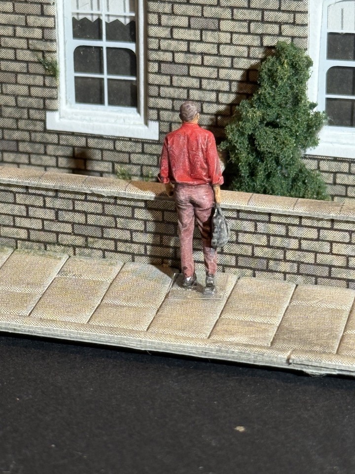 Scale3D OO SCALE 1/76 Scale . Commuter with brief case . . Hand Painted ...