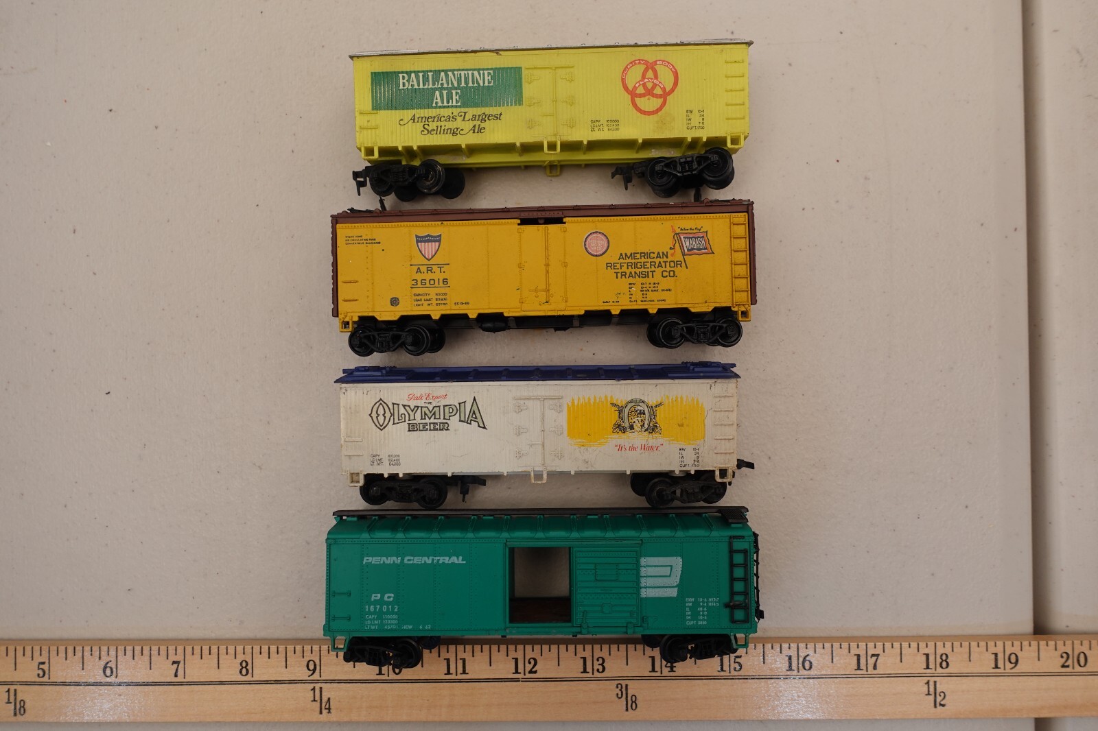 4 HO Scale Box Cars Ballantine Ale, A.R.T 36016, Olympia Beer, Penn ...