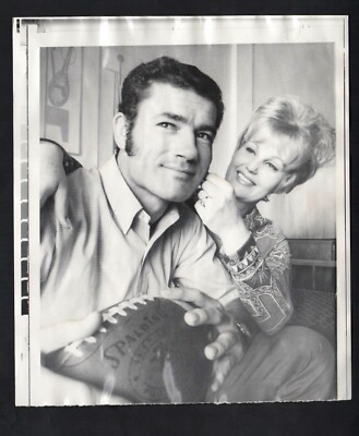 1968 Press Photo DON MAYNARD NEW YORK JETS & WIFE MARILYN | eBay