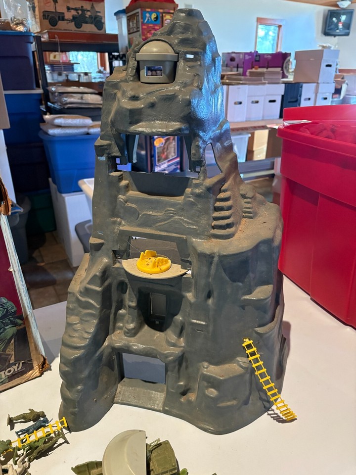 VINTAGE 1977 Marx NAVARONE GIANT PLAYSET WWII Battle in Damaged Box ...