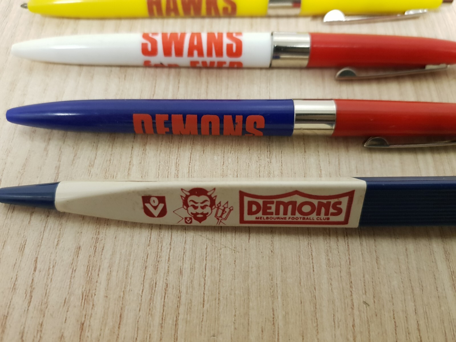7x Vintage VFL Pens Hawks, Demons, Bombers, Magpies, Swans, Bulldogs | eBay