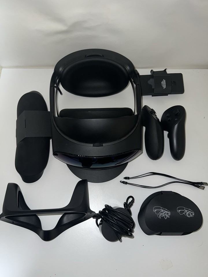 Meta Quest Pro All-In-One VR Headset 256GB - GREAT CONDITION! + LIGHT ...