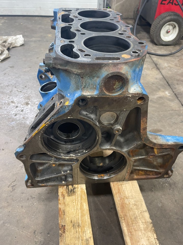 1974 Ford 2000 Tractor Engine Block D0NN6015J | eBay
