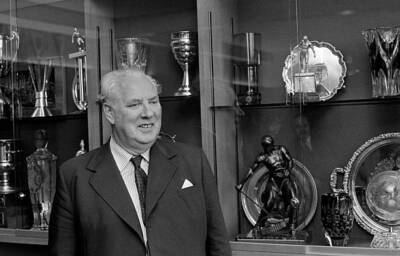Football Louis Edwards In The Boardroom At Old Trafford 1972 OLD PHOTO ...