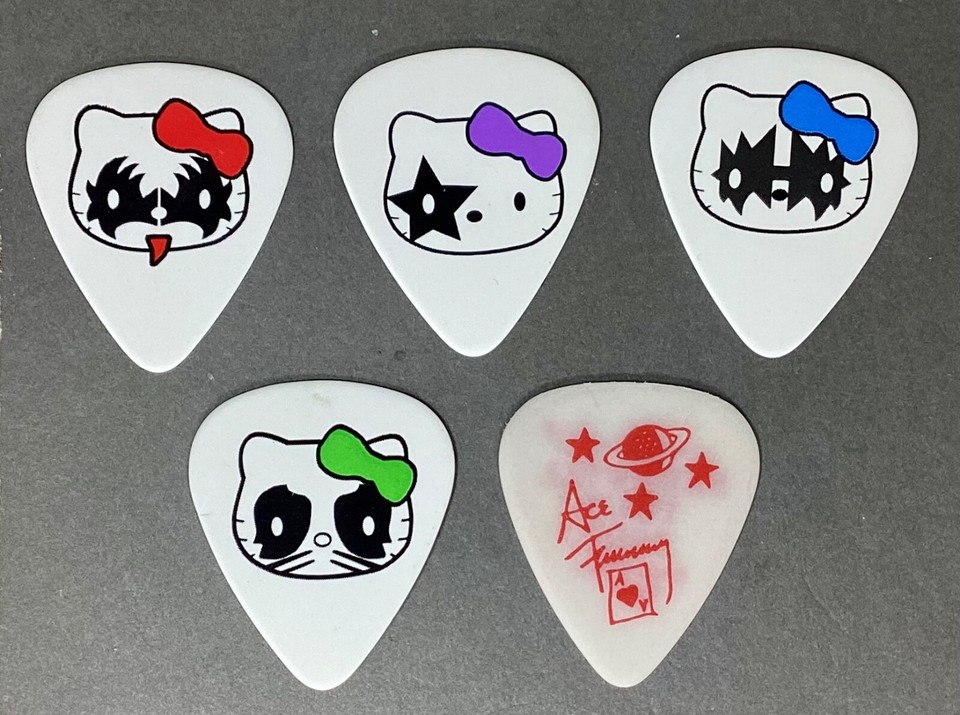Special pkg - 5 KISS Japanese tour guitar picks- Hello Kitty 2013 set ...